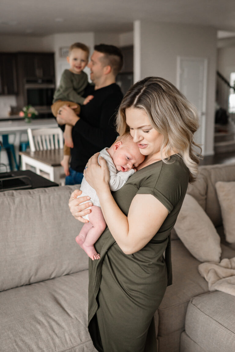 5 reasons to have your family photo session at home ...