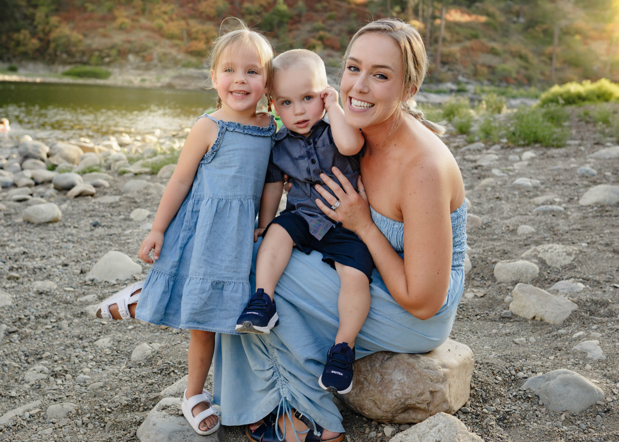 Riverbank Mini Session in Spokane This Summer